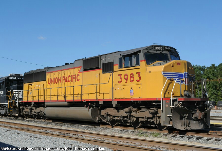 UP 3983 SD70M